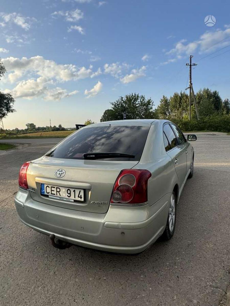 Pelēks Toyota Avensis 2005 Viļņa, ar dzinēja tilpumu 2.00 L un nobraukumu 320 tūkst. km par 1100 €, foto 3 vietnē AUTOMOTO.COM.LV