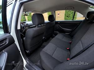 Серый Тойота Авенсис 2005 в Тарту, объемом двигателя 1.60 л и пробегом 299 тыс. км за 1390 €, фото 7 на AUTOMOTO.COM.LV