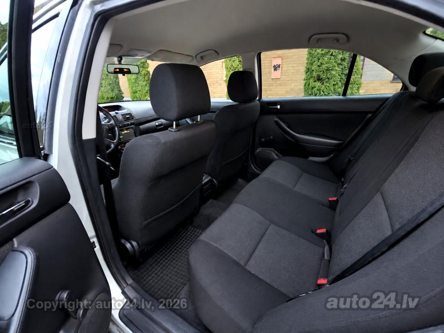 Серый Тойота Авенсис 2005 в Тарту, объемом двигателя 1.60 л и пробегом 299 тыс. км за 1390 €, фото 7 на AUTOMOTO.COM.LV