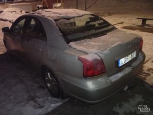 Pelēks Toyota Avensis 2006 Šauļi, ar dzinēja tilpumu 2.00 L un nobraukumu 296 tūkst. km par 2500 €, foto 3 vietnē AUTOMOTO.COM.LV