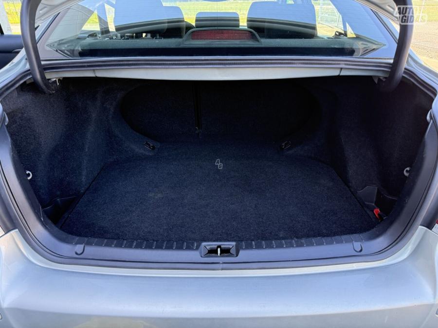 Pelēks Toyota Avensis 2006 Viļņa, ar dzinēja tilpumu 2.40 L un nobraukumu 230 tūkst. km par 2450 €, foto 16 vietnē AUTOMOTO.COM.LV