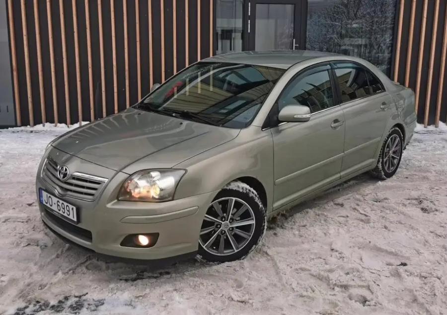 Серый Тойота Авенсис 2006 в Рига, объемом двигателя 1.80 л и пробегом 297 тыс. км за 3850 €, фото 1 на AUTOMOTO.COM.LV