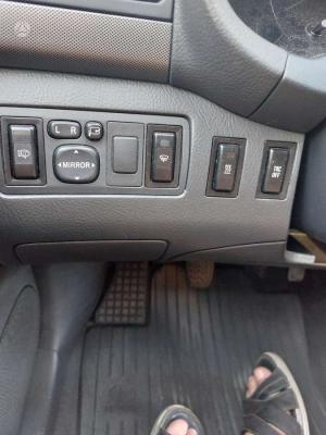 Pelēks Toyota Avensis 2006 Klaipėda, ar dzinēja tilpumu 2.23 L un nobraukumu 202 tūkst. km par 2000 €, foto 15 vietnē AUTOMOTO.COM.LV