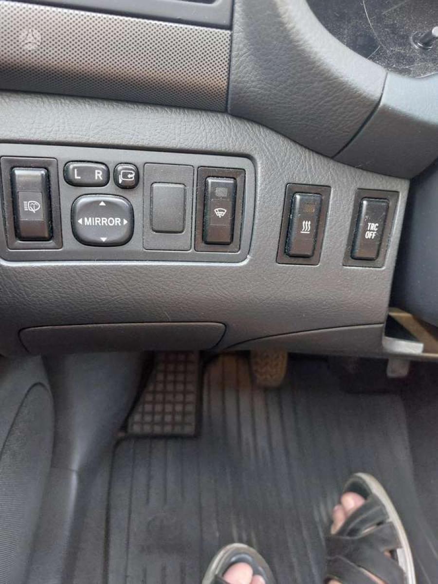 Pelēks Toyota Avensis 2006 Klaipėda, ar dzinēja tilpumu 2.23 L un nobraukumu 202 tūkst. km par 2000 €, foto 15 vietnē AUTOMOTO.COM.LV
