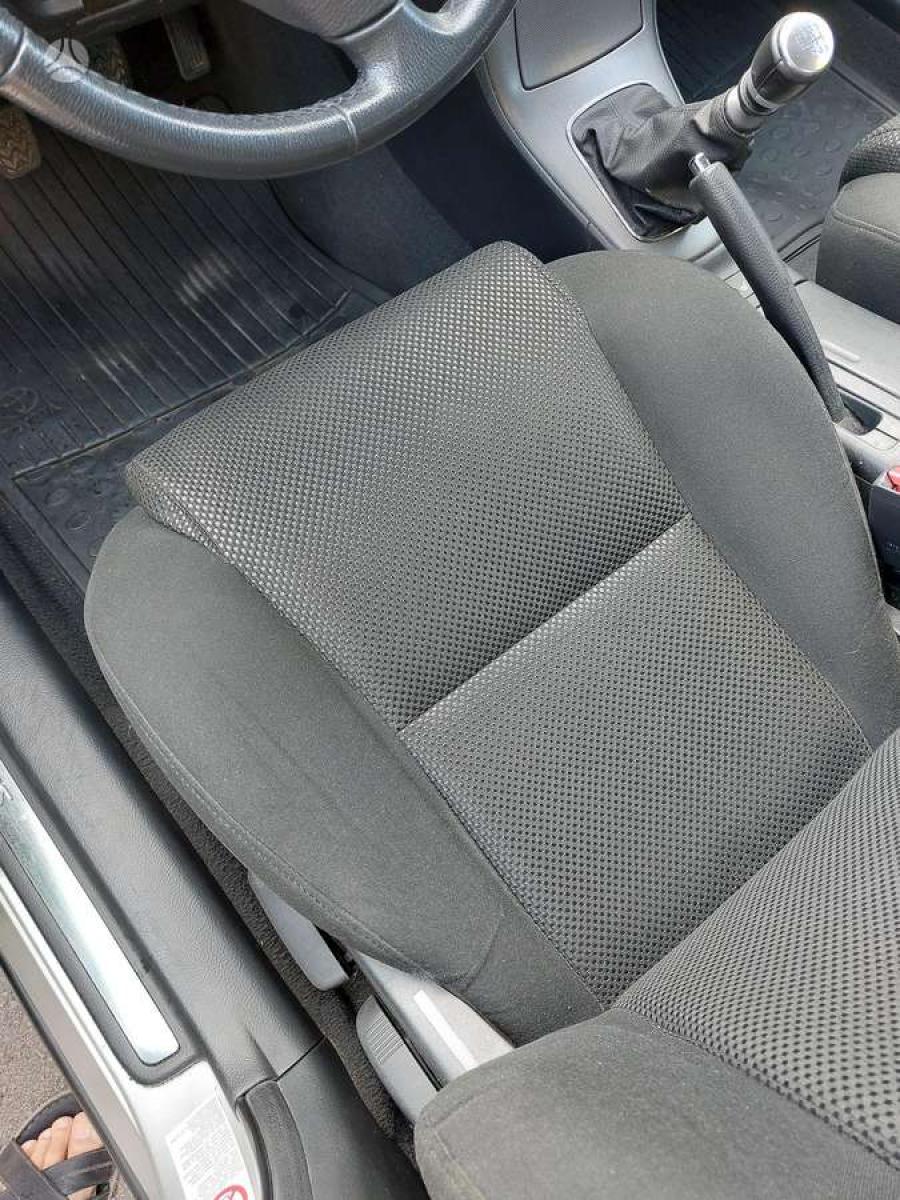 Pelēks Toyota Avensis 2006 Klaipėda, ar dzinēja tilpumu 2.23 L un nobraukumu 202 tūkst. km par 2000 €, foto 20 vietnē AUTOMOTO.COM.LV