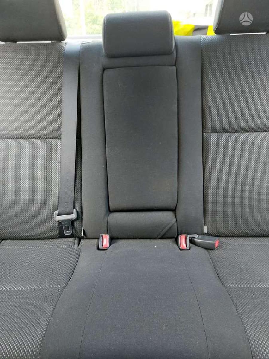 Pelēks Toyota Avensis 2006 Klaipėda, ar dzinēja tilpumu 2.23 L un nobraukumu 202 tūkst. km par 2000 €, foto 22 vietnē AUTOMOTO.COM.LV