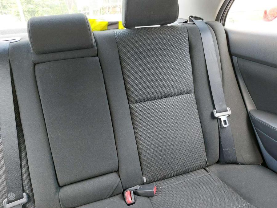 Pelēks Toyota Avensis 2006 Klaipėda, ar dzinēja tilpumu 2.23 L un nobraukumu 202 tūkst. km par 2000 €, foto 23 vietnē AUTOMOTO.COM.LV