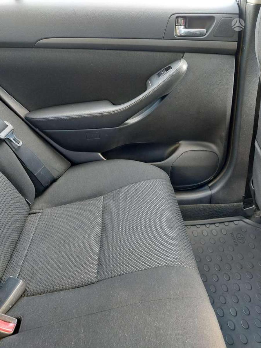 Pelēks Toyota Avensis 2006 Klaipėda, ar dzinēja tilpumu 2.23 L un nobraukumu 202 tūkst. km par 2000 €, foto 24 vietnē AUTOMOTO.COM.LV