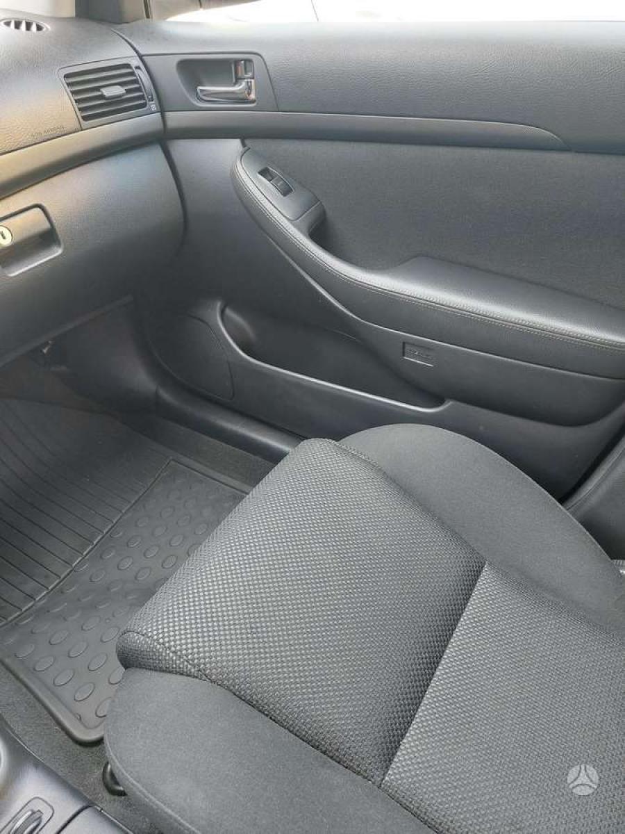 Pelēks Toyota Avensis 2006 Klaipėda, ar dzinēja tilpumu 2.23 L un nobraukumu 202 tūkst. km par 2000 €, foto 25 vietnē AUTOMOTO.COM.LV