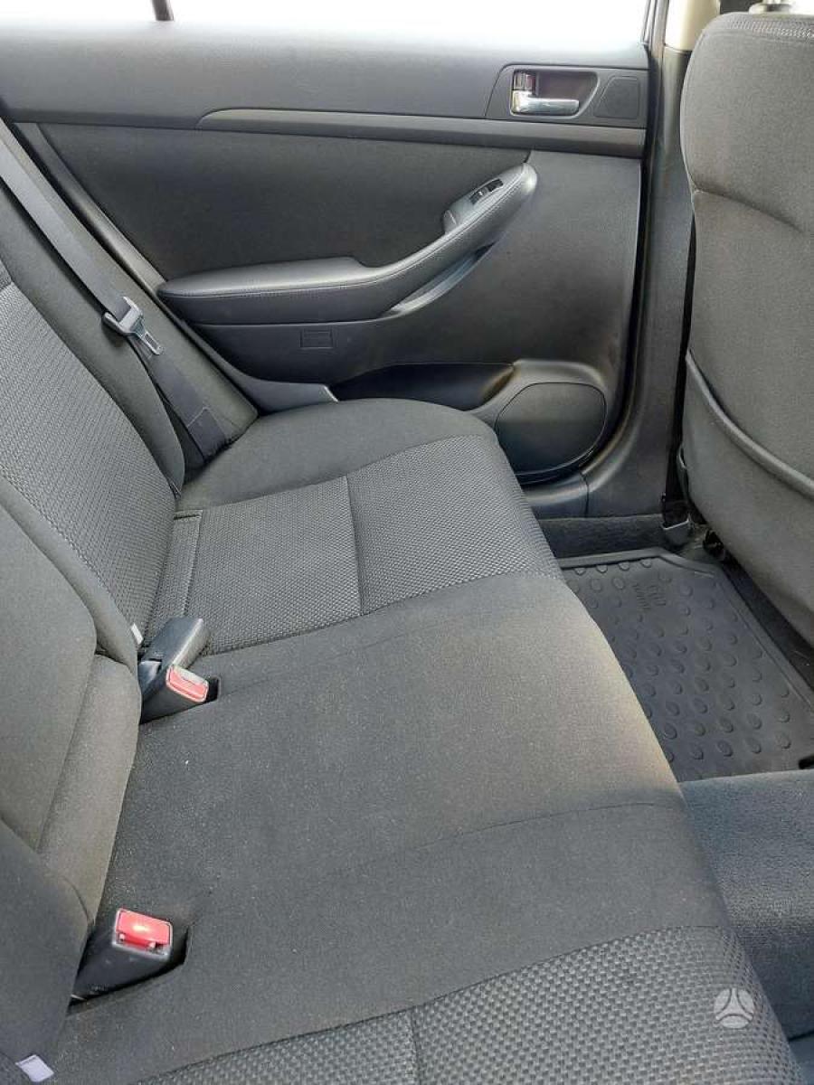 Pelēks Toyota Avensis 2006 Klaipėda, ar dzinēja tilpumu 2.23 L un nobraukumu 202 tūkst. km par 2000 €, foto 26 vietnē AUTOMOTO.COM.LV
