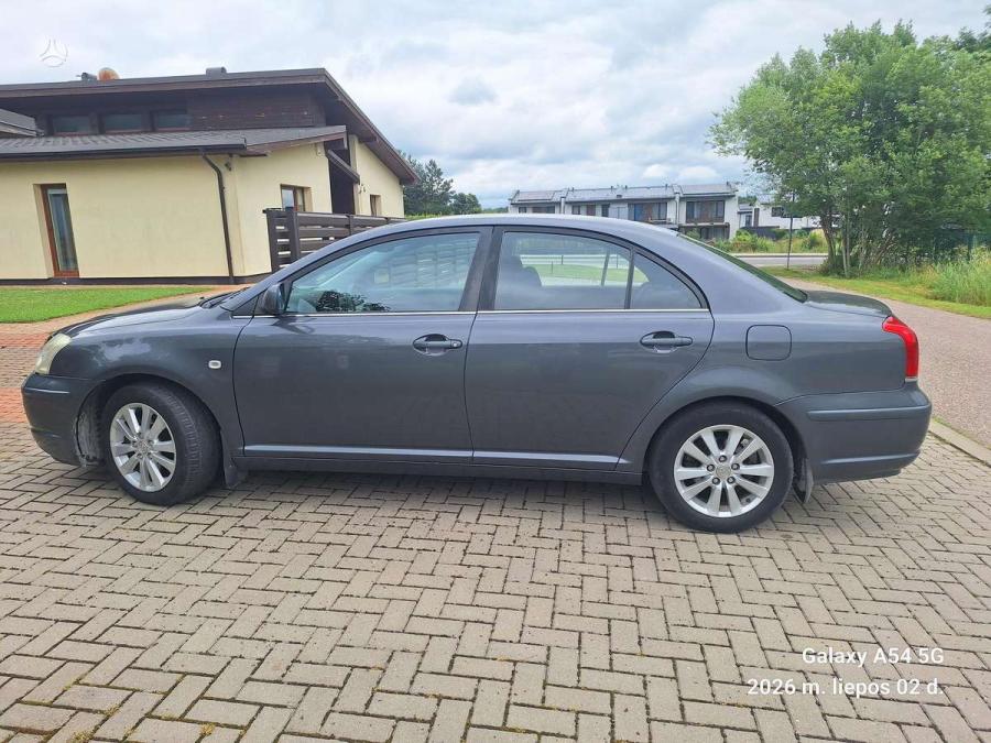 Grey Toyota Avensis 2006 in Vilnius, with an engine capacity of 2.23 L and mileage of 280 thousand km for 1750 €, photo 1 on AUTOMOTO.COM.LV