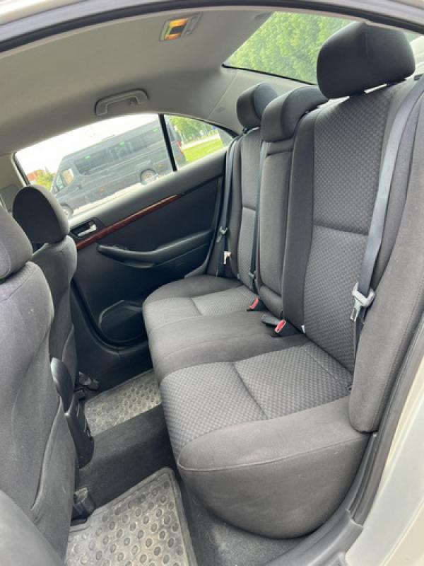 Grey Toyota Avensis 2006 in Narva, with an engine capacity of 2.00 L and mileage of 345 thousand km for 1999 €, photo 10 on AUTOMOTO.COM.LV