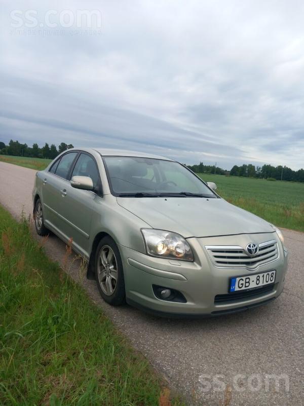 Grey Toyota Avensis 2006 in Riga, with an engine capacity of 2.00 L and mileage of 216 thousand km for 2600 €, photo 2 on AUTOMOTO.COM.LV