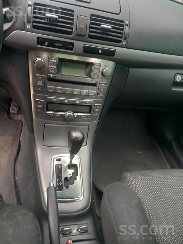 Grey Toyota Avensis 2006 in Riga, with an engine capacity of 2.00 L and mileage of 216 thousand km for 2600 €, photo 7 on AUTOMOTO.COM.LV