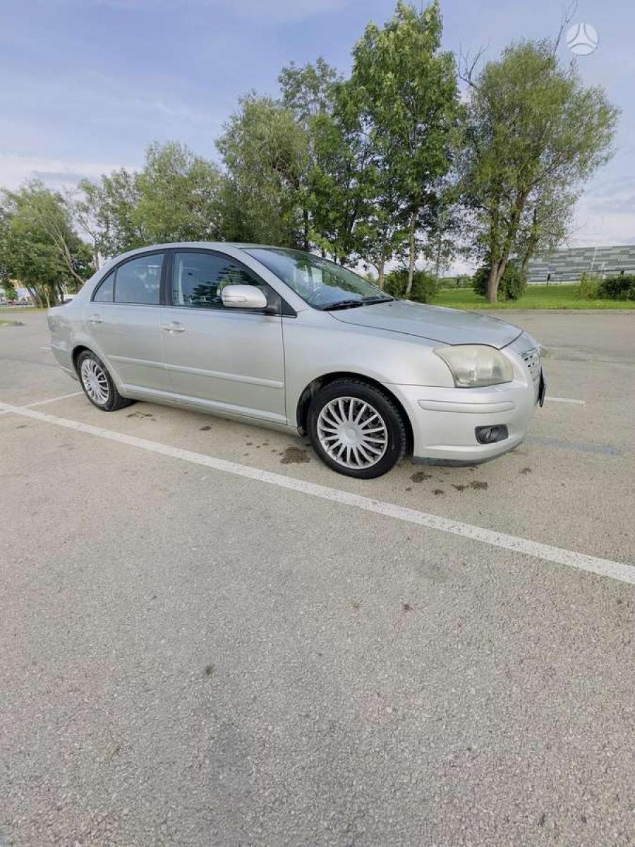 Pelēks Toyota Avensis 2006 Šauļi, ar dzinēja tilpumu 2.00 L un nobraukumu 3 tūkst. km par 1400 €, foto 1 vietnē AUTOMOTO.COM.LV