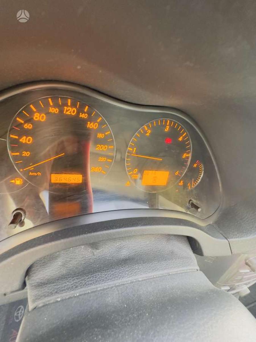 Pelēks Toyota Avensis 2006 Šauļi, ar dzinēja tilpumu 2.00 L un nobraukumu 3 tūkst. km par 1400 €, foto 4 vietnē AUTOMOTO.COM.LV