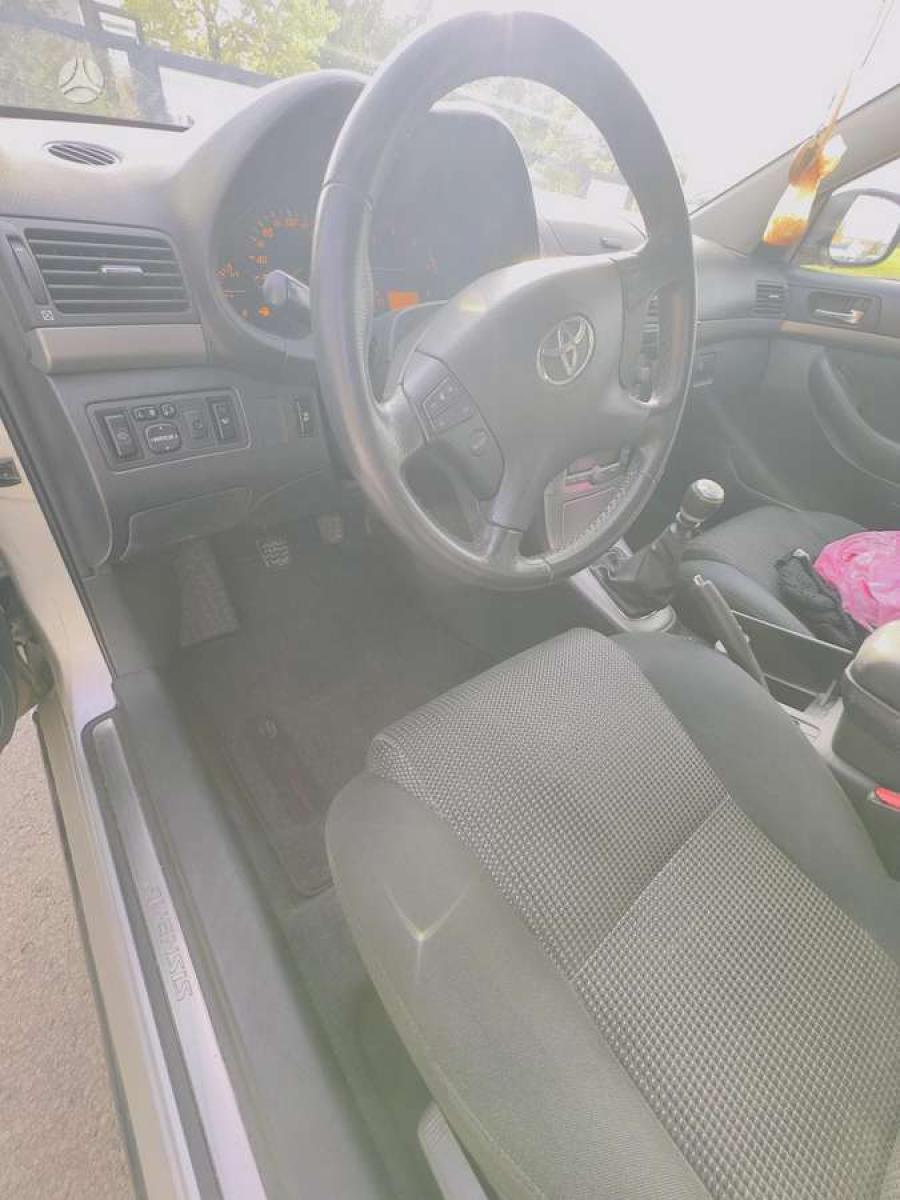 Pelēks Toyota Avensis 2006 Šauļi, ar dzinēja tilpumu 2.00 L un nobraukumu 3 tūkst. km par 1400 €, foto 5 vietnē AUTOMOTO.COM.LV