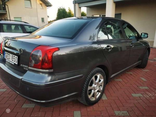 Toyota Avensis 2006 in Vilnius on AUTOMOTO.COM.LV Grey Toyota Avensis 2006 in Vilnius, with an engine capacity of 2.00 L and mileage of 256 thousand km for 2750 β¬, photo 8 on AUTOMOTO.COM.LV