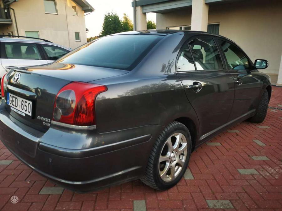 Pelēks Toyota Avensis 2006 Viļņa, ar dzinēja tilpumu 2.00 L un nobraukumu 256 tūkst. km par 2750 €, foto 8 vietnē AUTOMOTO.COM.LV