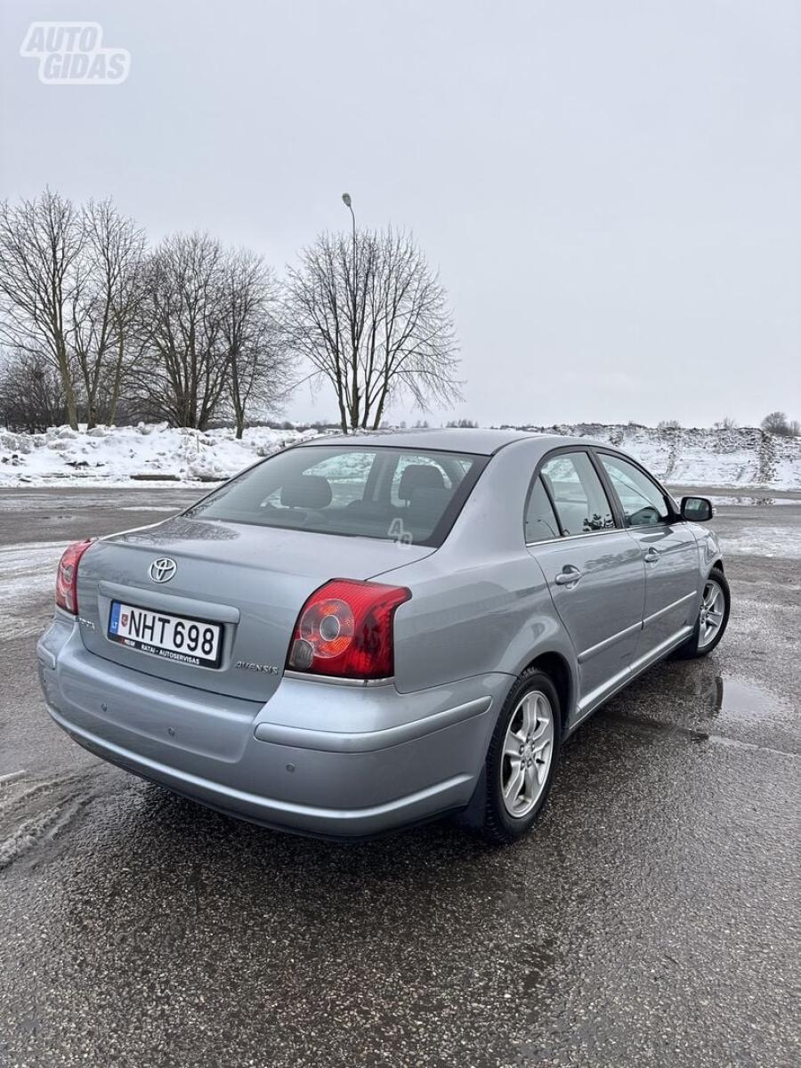 Pelēks Toyota Avensis 2007 Klaipėda, ar dzinēja tilpumu 2.00 L un nobraukumu 165 tūkst. km par 2650 €, foto 4 vietnē AUTOMOTO.COM.LV