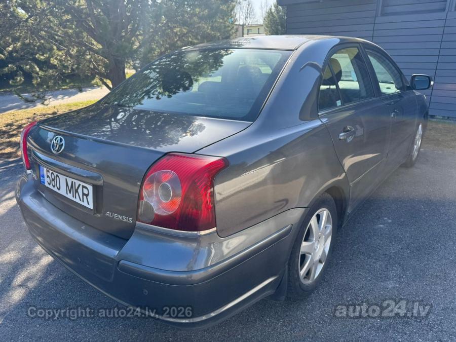 Grey Toyota Avensis 2007 in Tallinn, with an engine capacity of 2.00 L and mileage of 470 thousand km for 1695 €, photo 5 on AUTOMOTO.COM.LV
