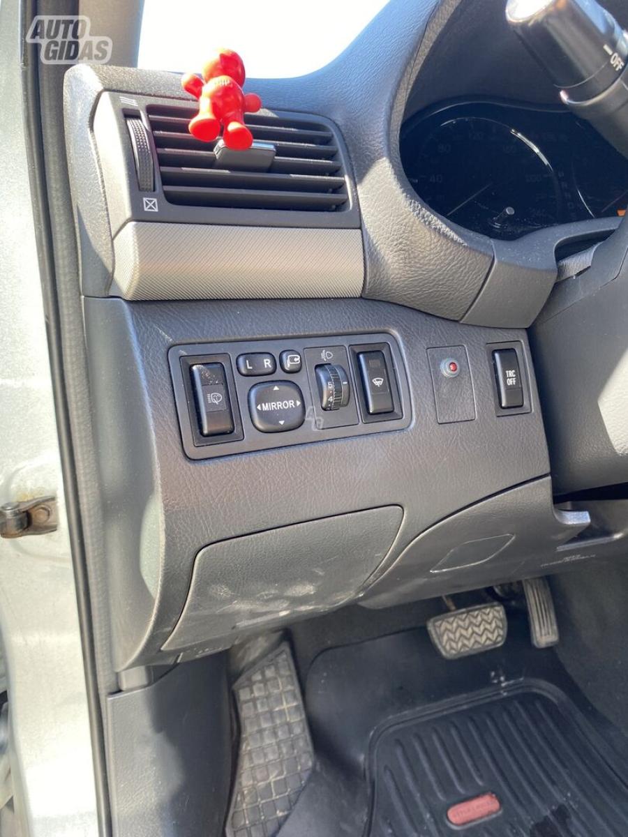 Grey Toyota Avensis 2007 in Klaipeda, with an engine capacity of 2.00 L and mileage of 166 thousand km for 2850 €, photo 28 on AUTOMOTO.COM.LV