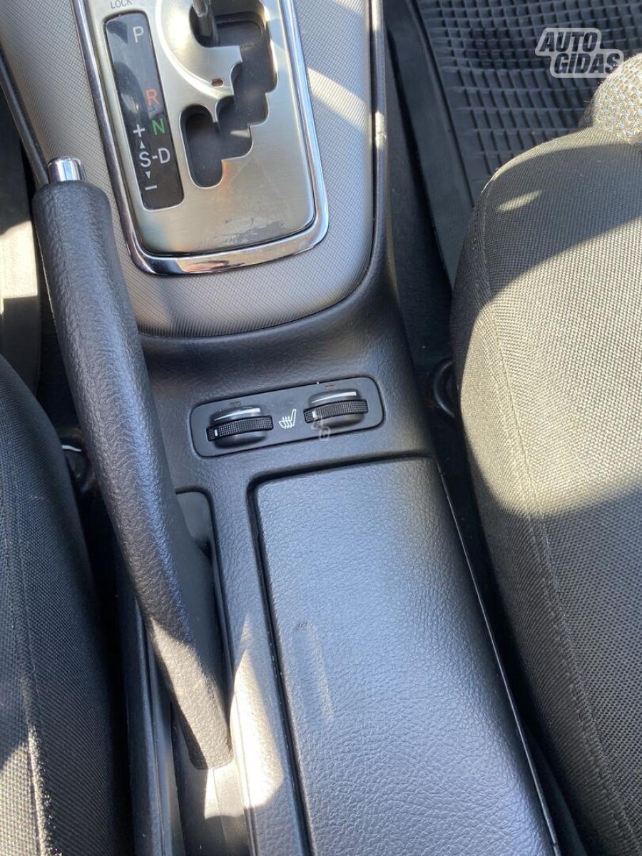 Grey Toyota Avensis 2007 in Klaipeda, with an engine capacity of 2.00 L and mileage of 166 thousand km for 2850 €, photo 33 on AUTOMOTO.COM.LV