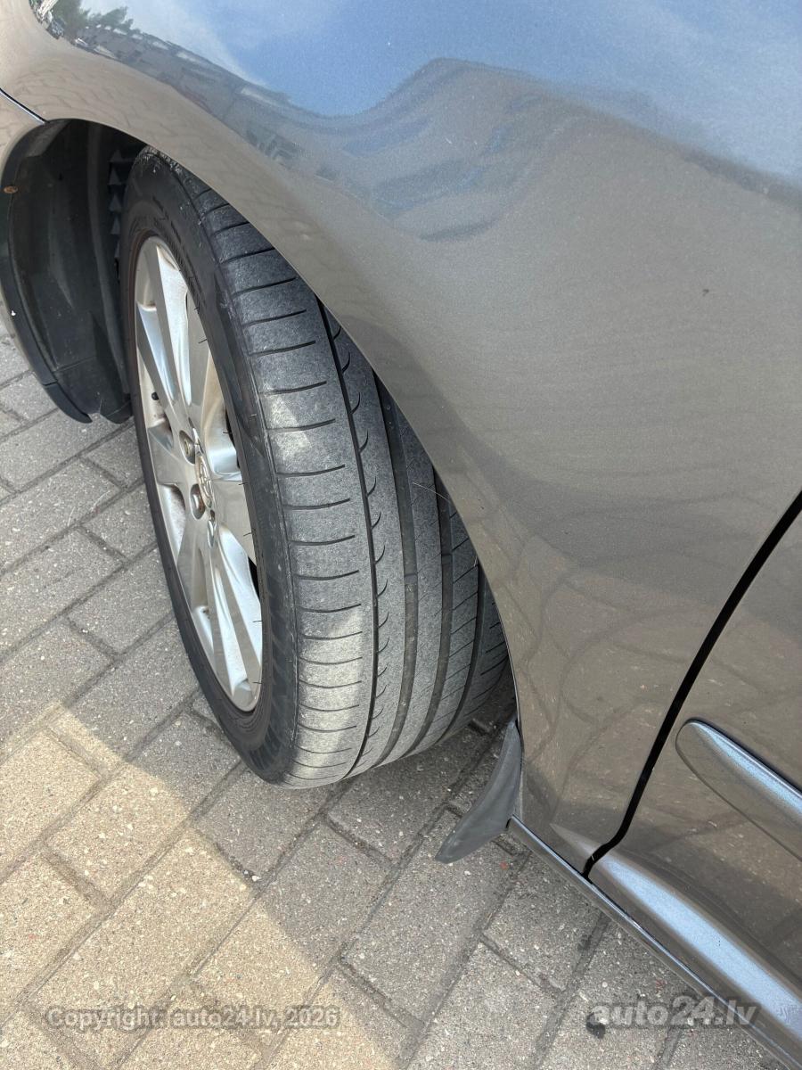 Pelēks Toyota Avensis 2007 Tallina, ar dzinēja tilpumu 2.00 L un nobraukumu 375 tūkst. km par 3400 €, foto 12 vietnē AUTOMOTO.COM.LV
