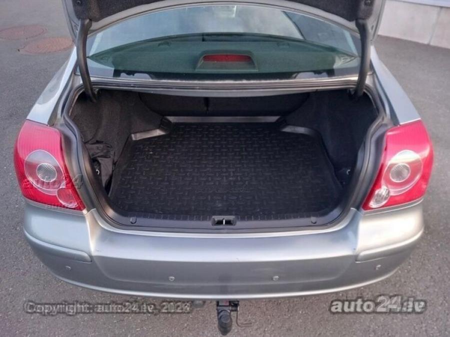 Pelēks Toyota Avensis 2007 Tallina, ar dzinēja tilpumu 2.40 L un nobraukumu 204 tūkst. km par 4590 €, foto 28 vietnē AUTOMOTO.COM.LV
