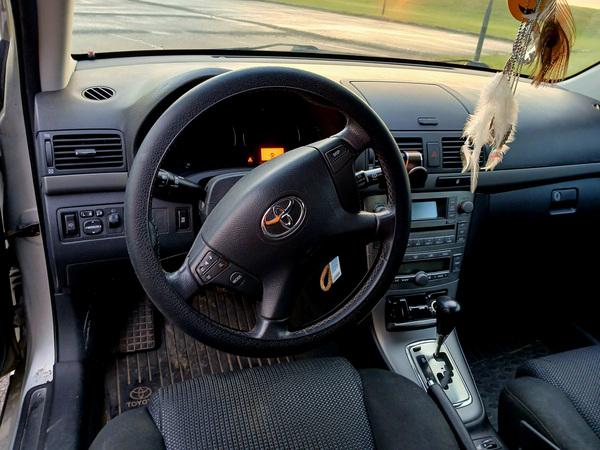 Grey Toyota Avensis 2007 in Rakvere, with an engine capacity of 2.00 L and mileage of 254 thousand km for 2300 €, photo 3 on AUTOMOTO.COM.LV