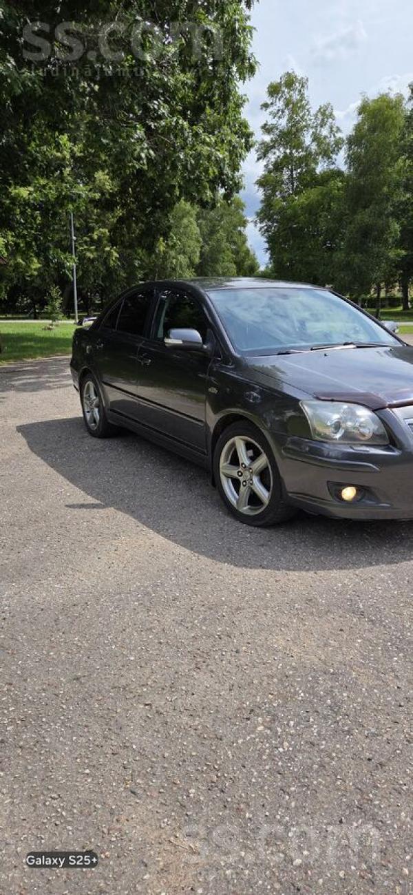 Grey Toyota Avensis 2007 in Kuldiga, with an engine capacity of 2.20 L and mileage of 282 thousand km for 2250 €, photo 3 on AUTOMOTO.COM.LV