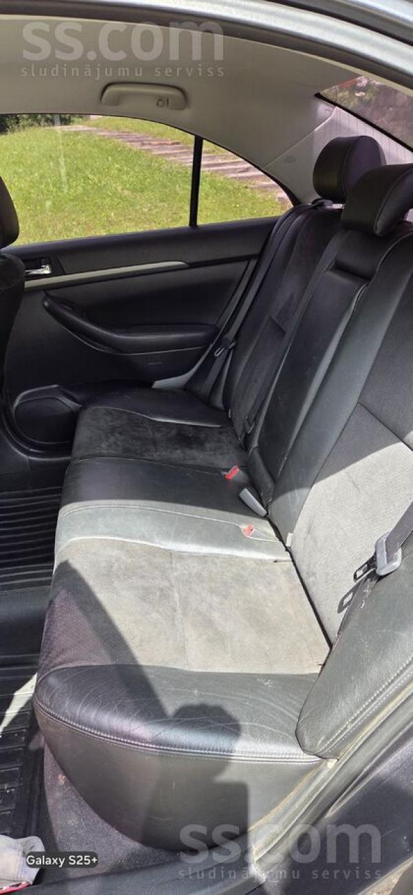 Grey Toyota Avensis 2007 in Kuldiga, with an engine capacity of 2.20 L and mileage of 282 thousand km for 2250 €, photo 10 on AUTOMOTO.COM.LV