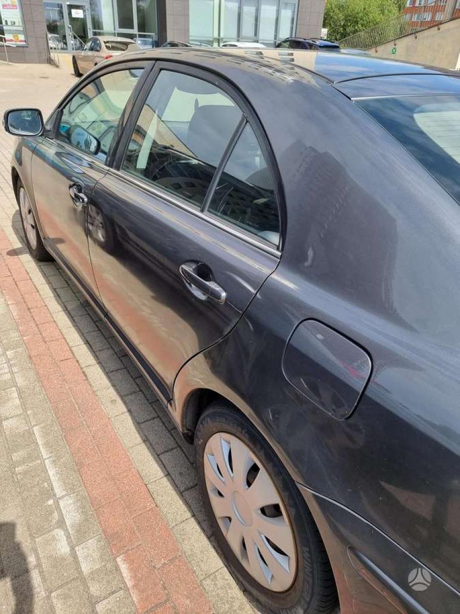 Pelēks Toyota Avensis 2007 Klaipėda, ar dzinēja tilpumu 2.00 L un nobraukumu 326 tūkst. km par 1200 €, foto 4 vietnē AUTOMOTO.COM.LV