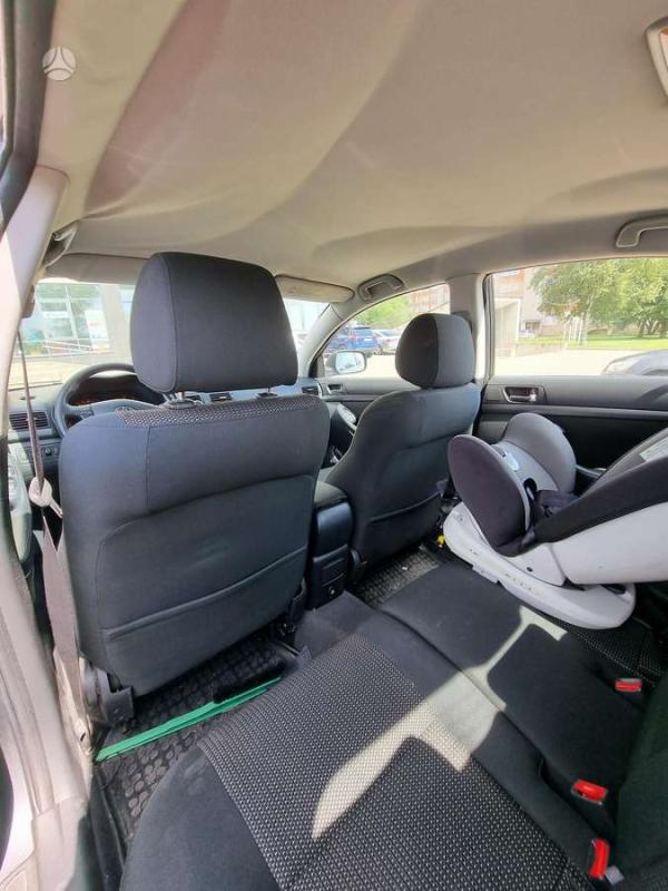Grey Toyota Avensis 2007 in Klaipeda, with an engine capacity of 2.00 L and mileage of 326 thousand km for 1200 €, photo 5 on AUTOMOTO.COM.LV