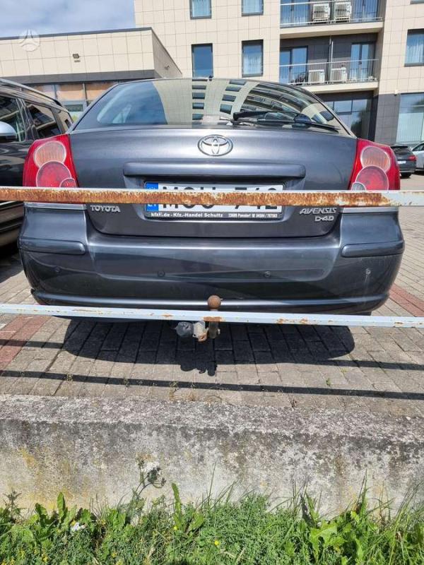 Grey Toyota Avensis 2007 in Klaipeda, with an engine capacity of 2.00 L and mileage of 326 thousand km for 1200 €, photo 8 on AUTOMOTO.COM.LV