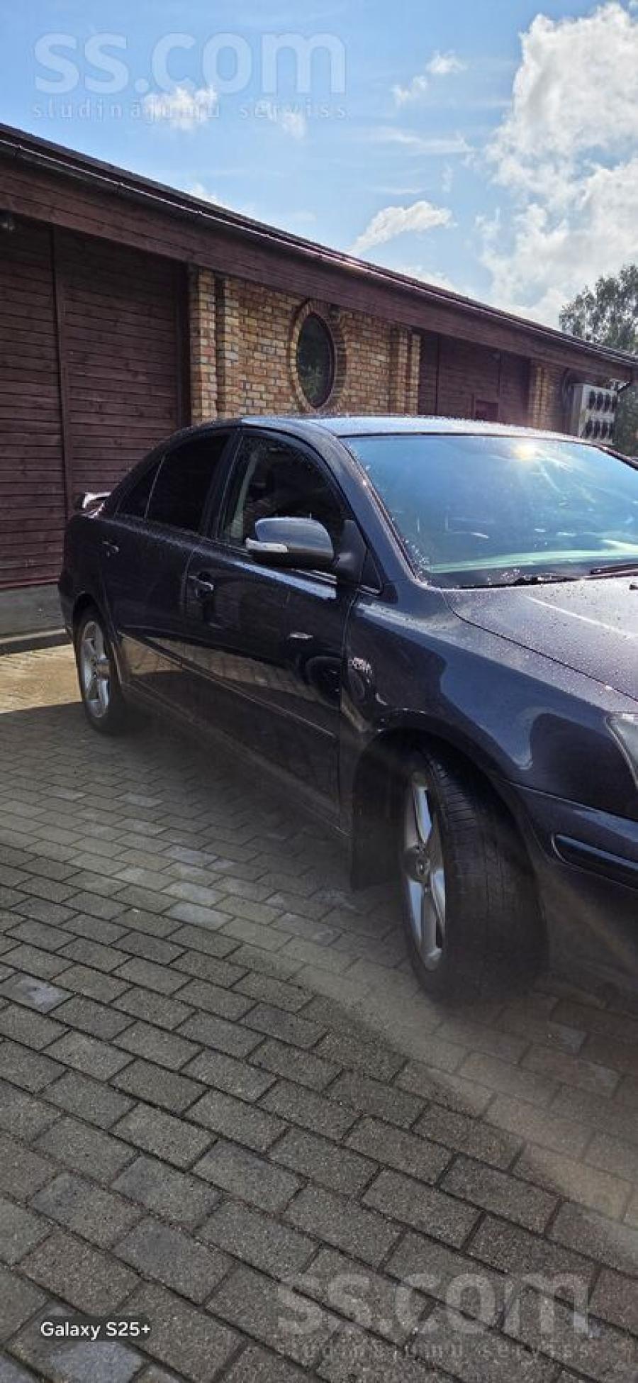 Grey Toyota Avensis 2007 in Kuldiga, with an engine capacity of 2.20 L and mileage of 282 thousand km for 1550 €, photo 1 on AUTOMOTO.COM.LV