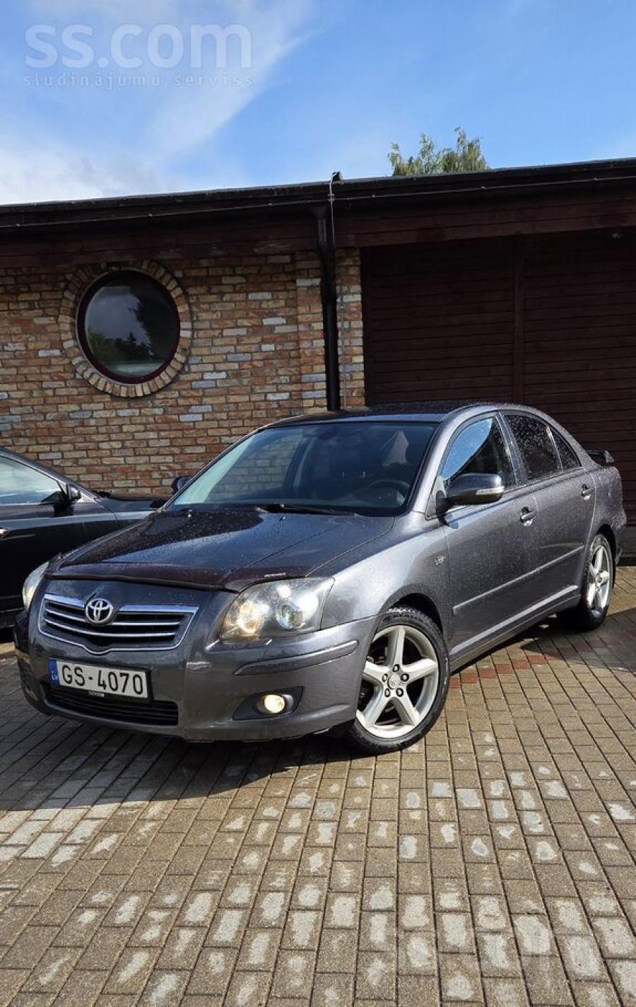 Grey Toyota Avensis 2007 in Kuldiga, with an engine capacity of 2.20 L and mileage of 282 thousand km for 1550 €, photo 3 on AUTOMOTO.COM.LV