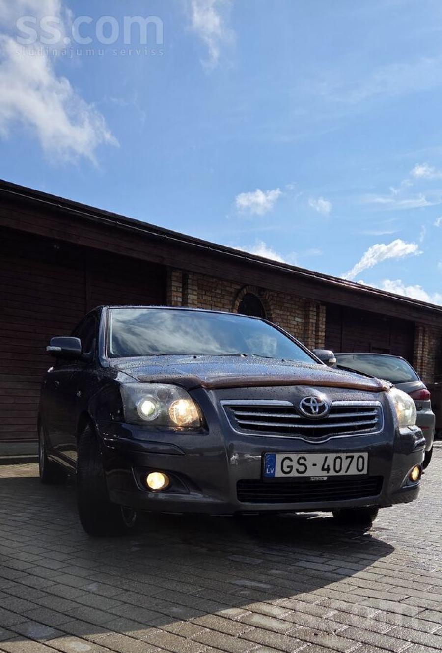 Grey Toyota Avensis 2007 in Kuldiga, with an engine capacity of 2.20 L and mileage of 282 thousand km for 1550 €, photo 4 on AUTOMOTO.COM.LV