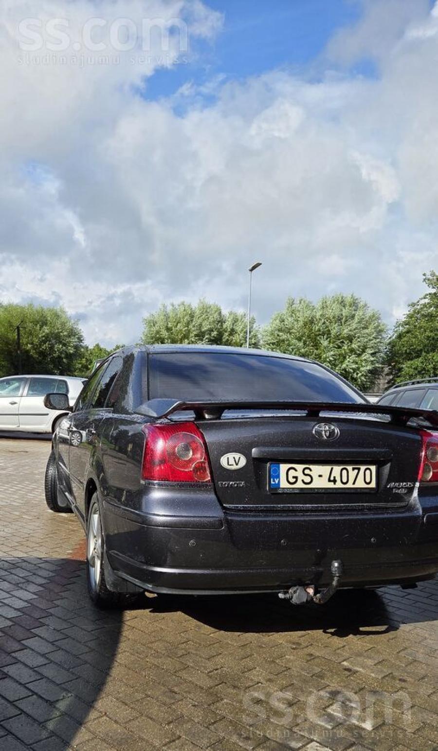 Grey Toyota Avensis 2007 in Kuldiga, with an engine capacity of 2.20 L and mileage of 282 thousand km for 1550 €, photo 5 on AUTOMOTO.COM.LV