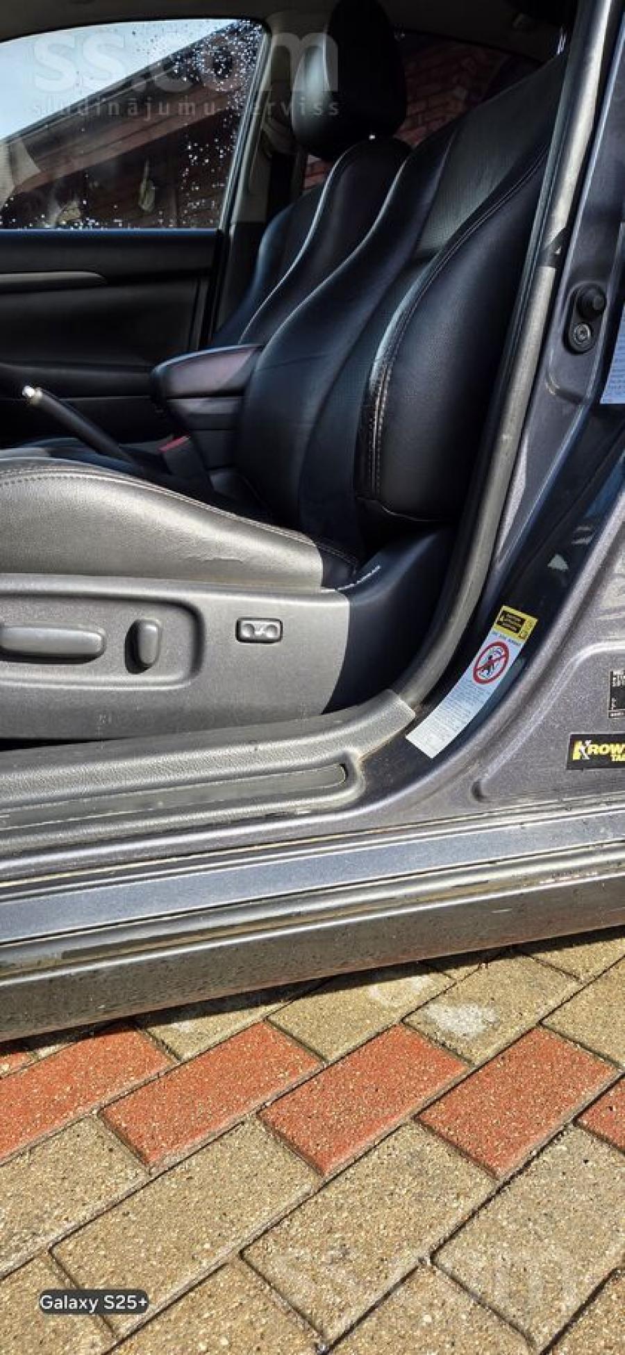 Grey Toyota Avensis 2007 in Kuldiga, with an engine capacity of 2.20 L and mileage of 282 thousand km for 1550 €, photo 8 on AUTOMOTO.COM.LV