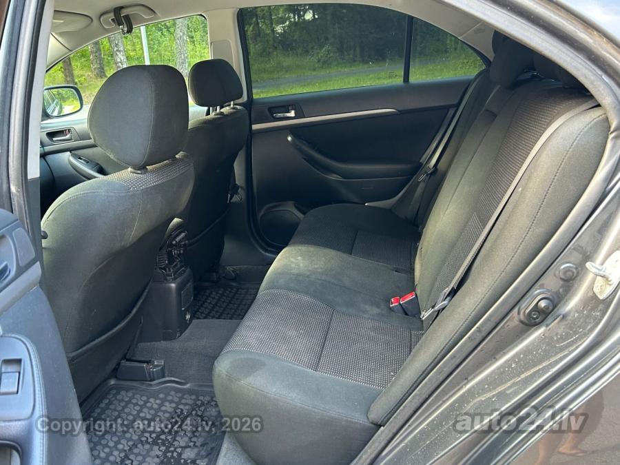 Серый Тойота Авенсис 2007 в Валга, объемом двигателя 2.20 л и пробегом 370 тыс. км за 900 €, фото 9 на AUTOMOTO.COM.LV