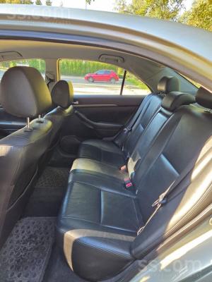 Pelēks Toyota Avensis 2007 Rīga, ar dzinēja tilpumu 2.40 L un nobraukumu 290 tūkst. km par 800 €, foto 11 vietnē AUTOMOTO.COM.LV