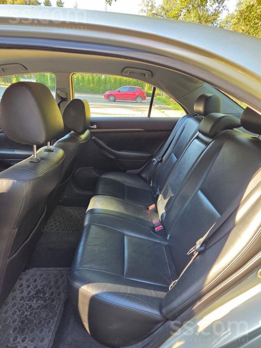 Pelēks Toyota Avensis 2007 Rīga, ar dzinēja tilpumu 2.40 L un nobraukumu 290 tūkst. km par 800 €, foto 11 vietnē AUTOMOTO.COM.LV