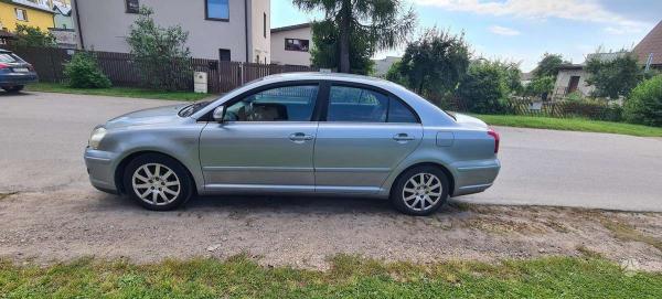 Grey Toyota Avensis 2007 in Kaunas, with an engine capacity of 2.23 L and mileage of 296 thousand km for 2600 €, photo 1 on AUTOMOTO.COM.LV