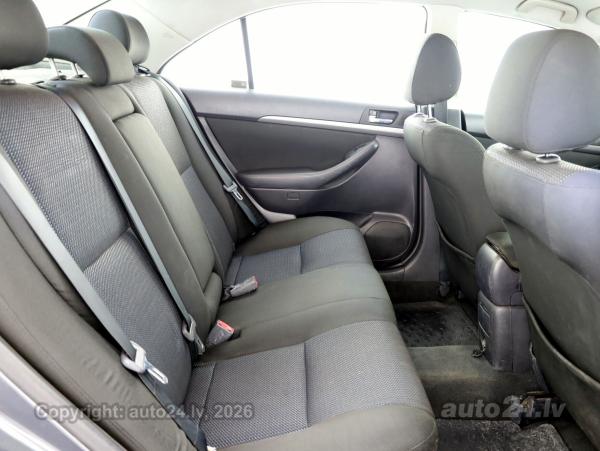 Grey Toyota Avensis 2007 in Tallinn, with an engine capacity of 2.00 L and mileage of 268 thousand km for 1599 €, photo 7 on AUTOMOTO.COM.LV
