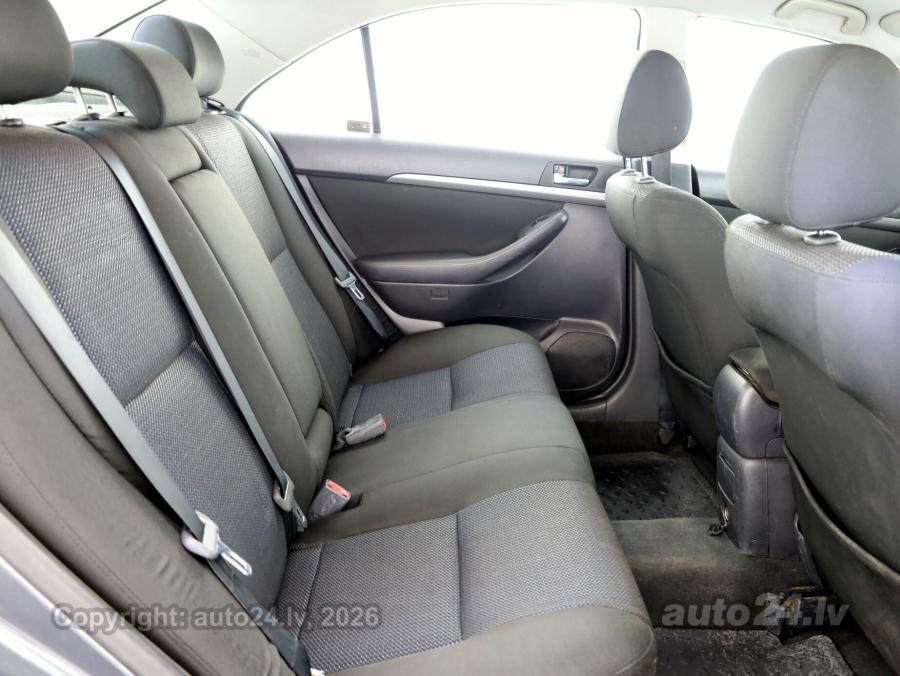 Pelēks Toyota Avensis 2007 Tallina, ar dzinēja tilpumu 2.00 L un nobraukumu 268 tūkst. km par 1599 €, foto 8 vietnē AUTOMOTO.COM.LV