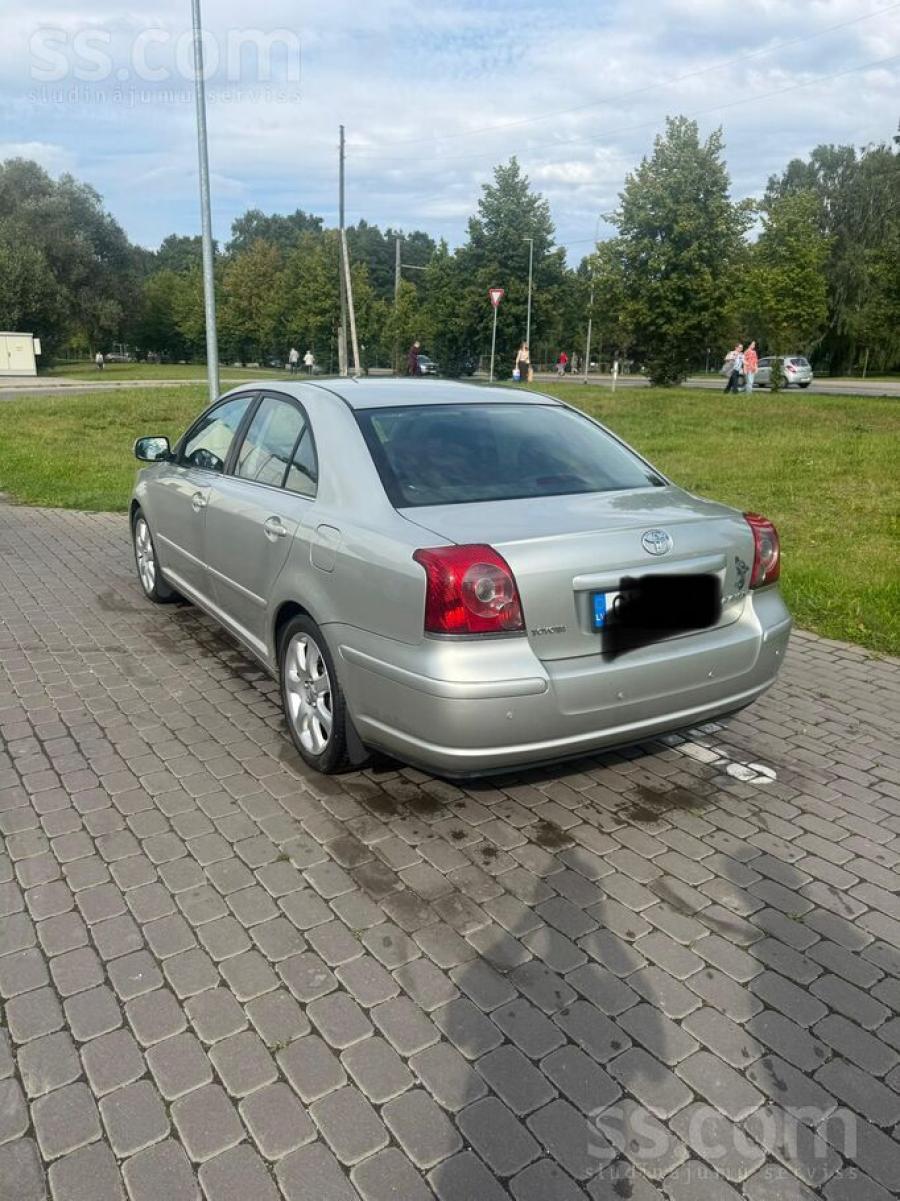 Grey Toyota Avensis 2007 in Riga, with an engine capacity of 2.40 L and mileage of 163 thousand km for 3000 €, photo 1 on AUTOMOTO.COM.LV