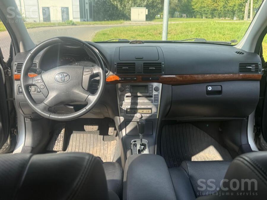 Grey Toyota Avensis 2007 in Riga, with an engine capacity of 2.40 L and mileage of 163 thousand km for 3000 €, photo 9 on AUTOMOTO.COM.LV