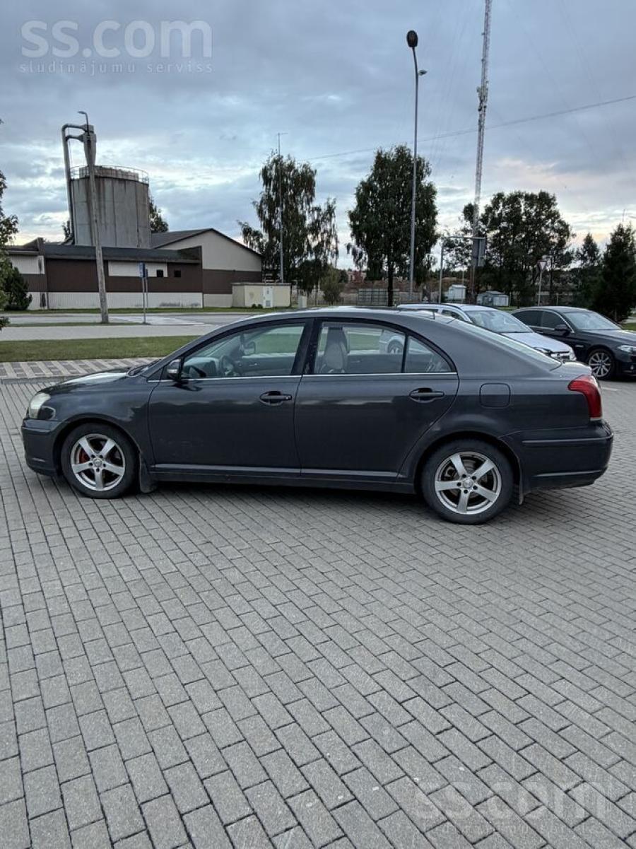 Pelēks Toyota Avensis 2007 Jēkabpils, ar dzinēja tilpumu 2.20 L un nobraukumu 416 tūkst. km par 1850 €, foto 7 vietnē AUTOMOTO.COM.LV