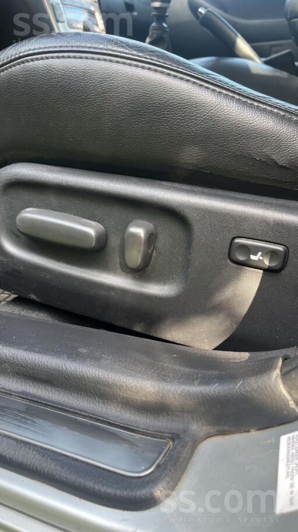 Toyota Avensis 2007 Balvi vietnē Pelēks Toyota Avensis 2007 Balvi, ar dzinēja tilpumu 2.00 L un nobraukumu 292 tūkst. km par 2500 €, foto 6 vietnē AUTOMOTO.COM.LV
